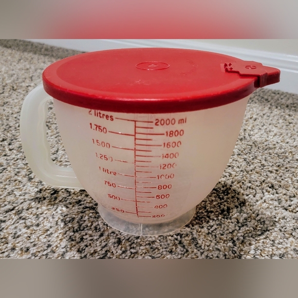 Tupperware | Kitchen | Tupperware 8 Cup Vintage Measuring Cup This One ...